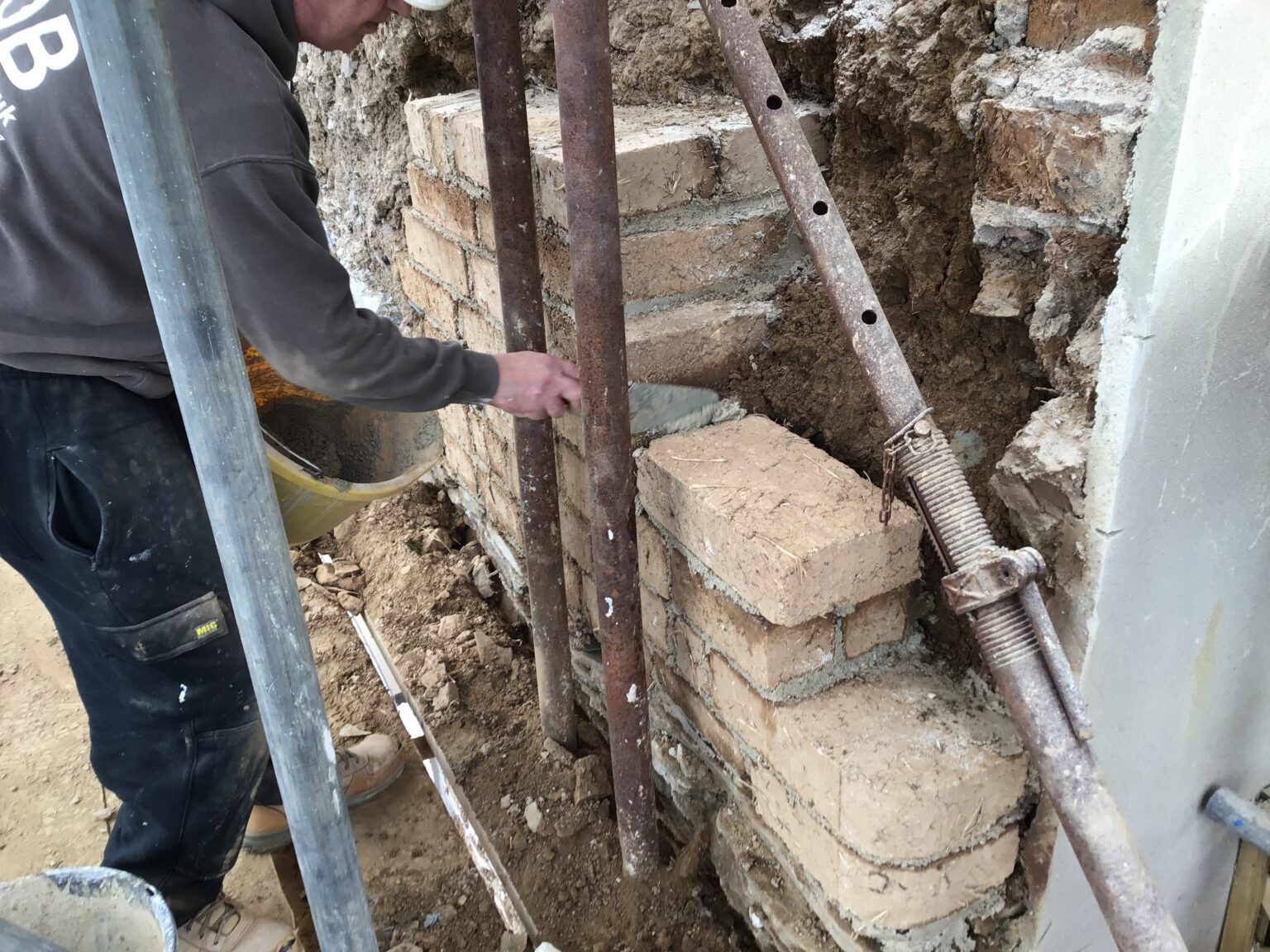 Cob Repairs with The Cob Specialist - The Cob Specialist